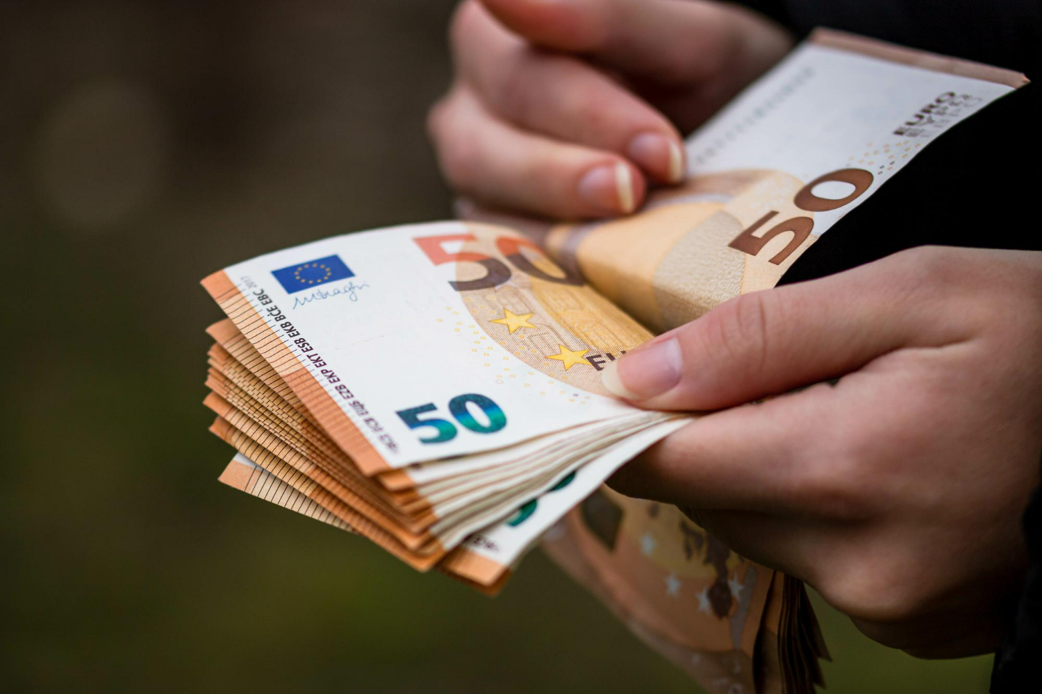 Kursy walut 31 marca 2025: czy teraz warto kupić dolara lub euro?