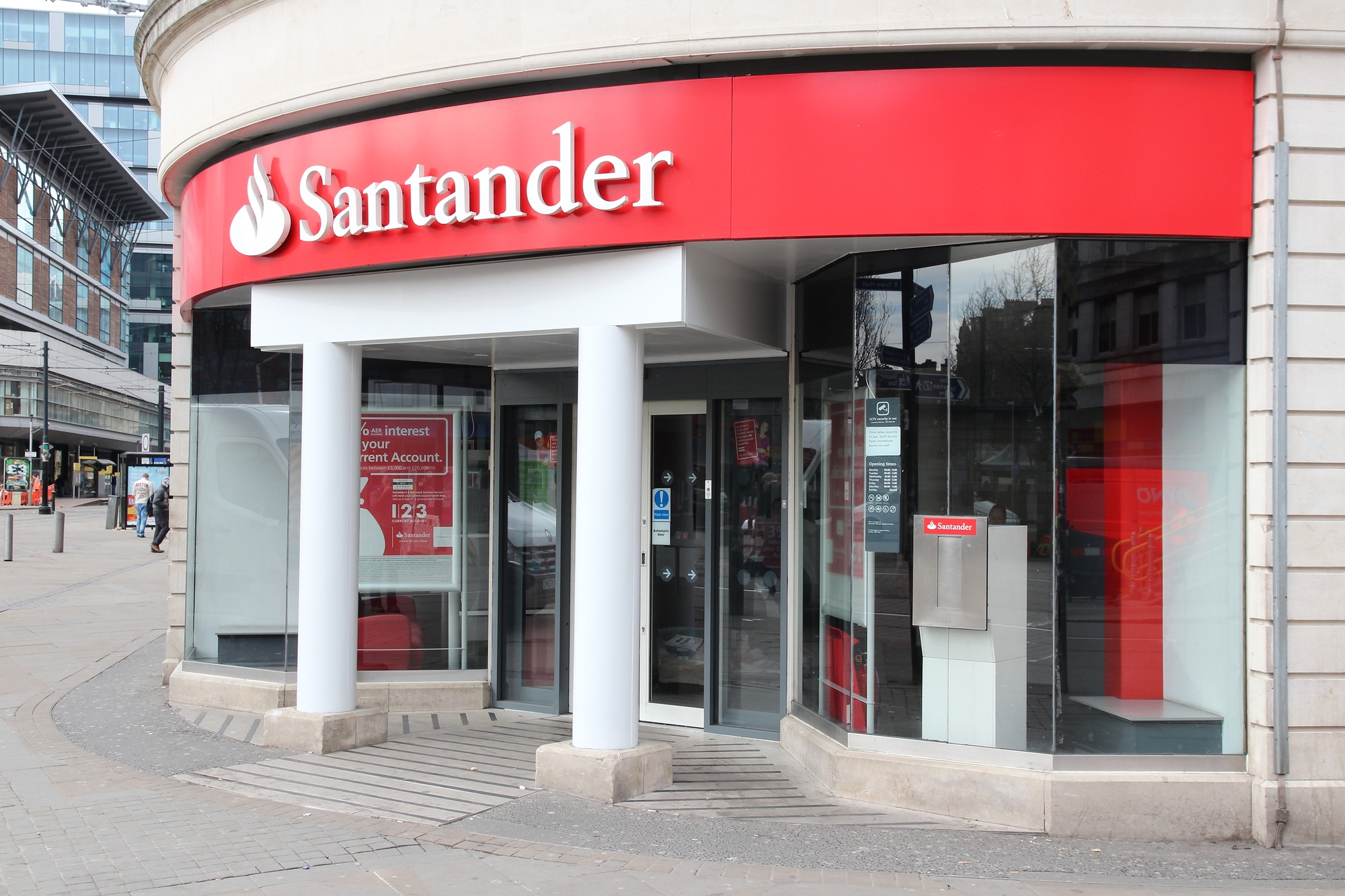 Santander Bank Polska – oferta banku, informacje kontaktowe i opinie